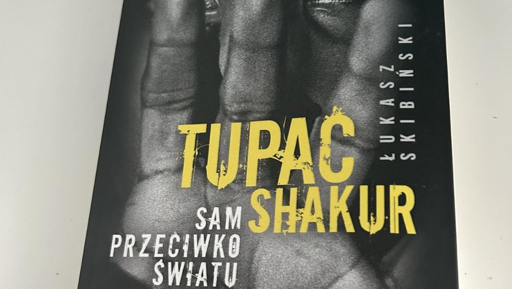 Tupac Shakur Sam przeciwko światu. Tę biografię warto przeczytać - 4FUN.TV